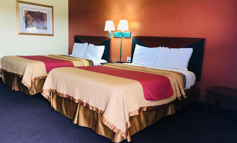 Rooms – Shamrock Country INN